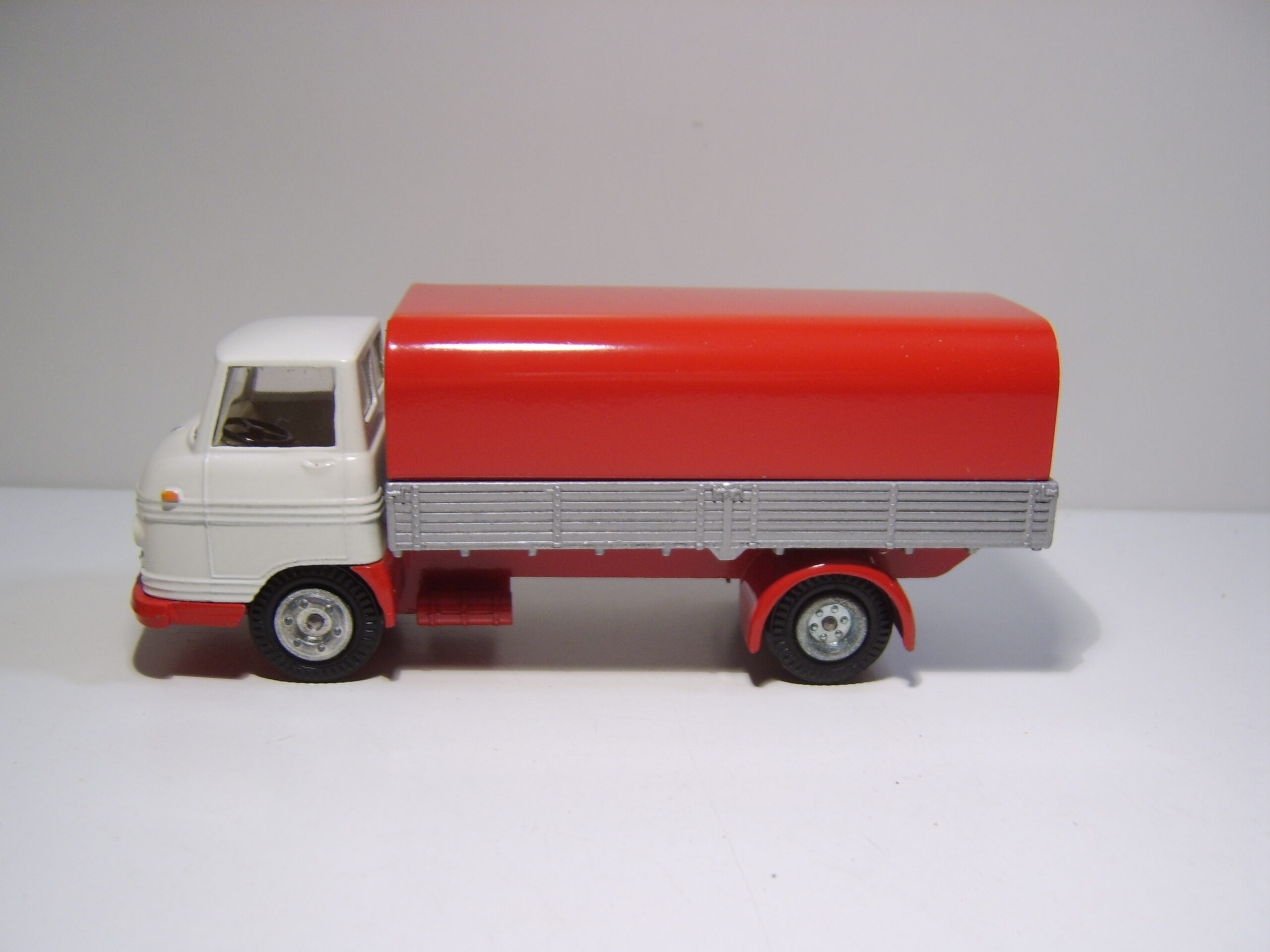 Volvo Express nr. 456 med presenning - Teknosamleren